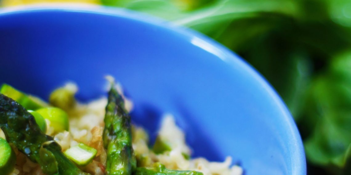 ARROZ CON ESPÁRRAGOS, ARVEJAS VERDES Y MENTA - Upaninews