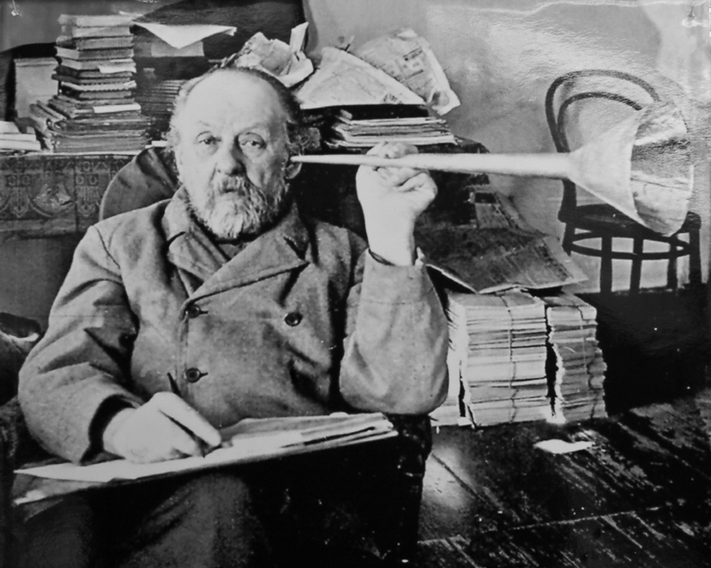 Padre de la astronáutica | Konstantín Tsiolkovski (1857-1935) - Upaninews